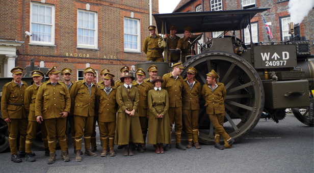 Hundreds line streets for WW1 road run - Dorset View