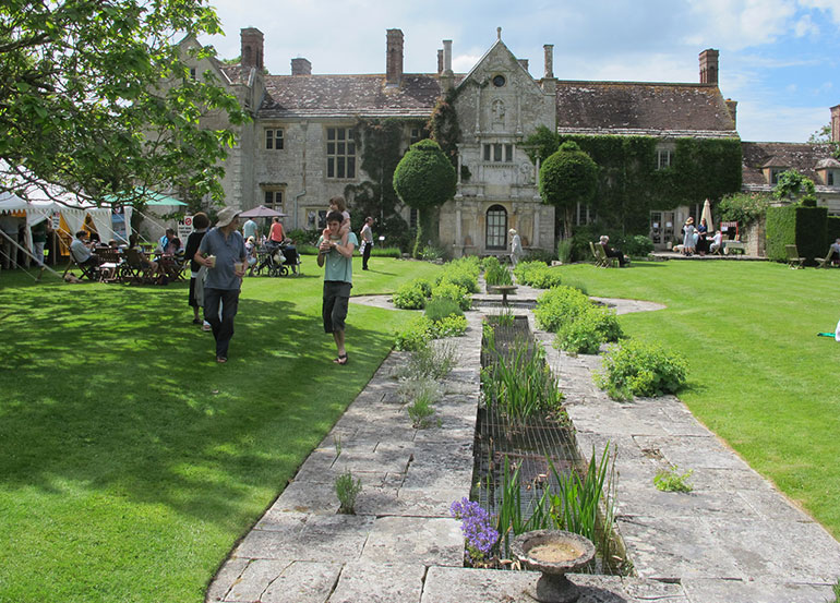 Manor and ‘Ming' on Open Day at Waterston Manor