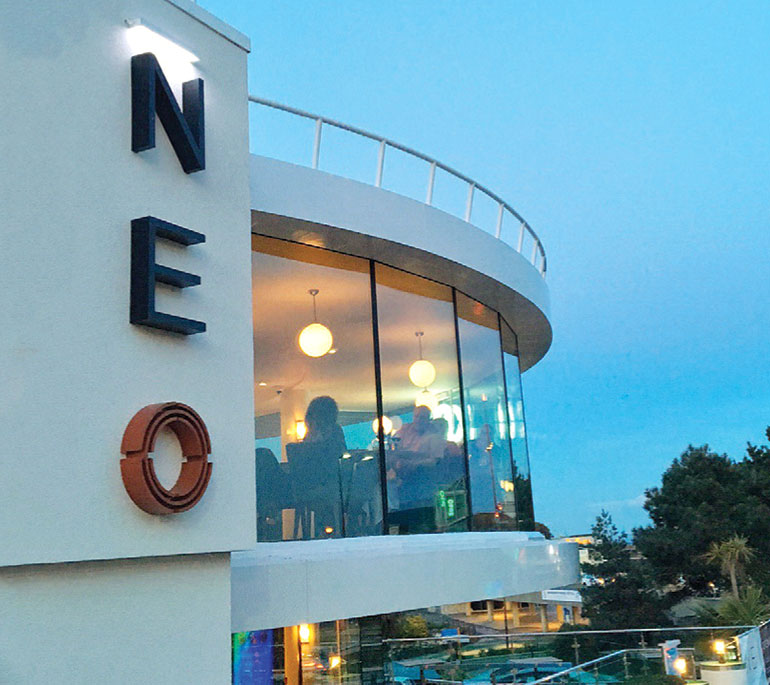 Review of NEO Restaurant: Grand Café: Cocktails: Dining