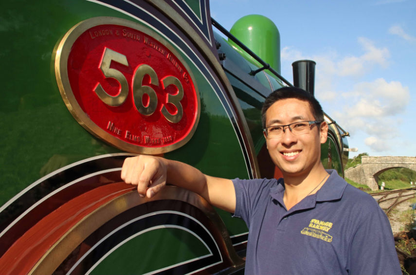 Restored Victorian steam locomotive arrives in Swanage