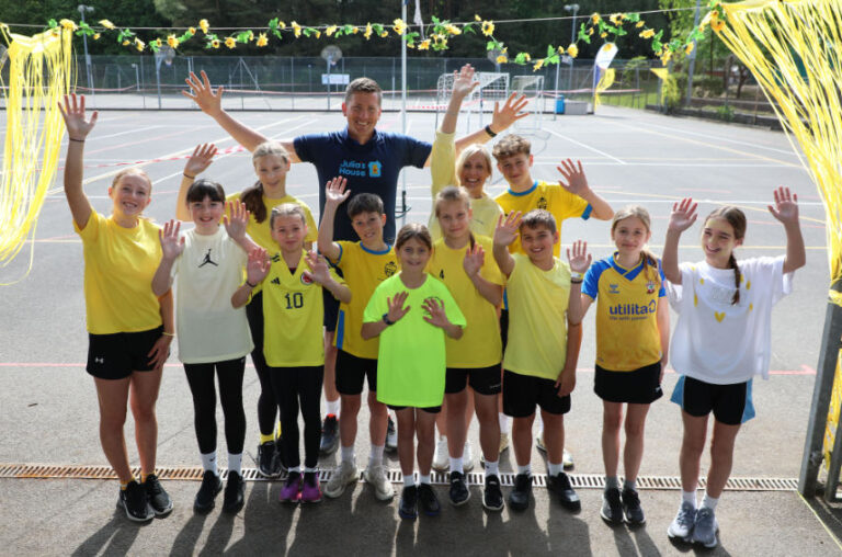 Broadstone pupils raise thousands in school run