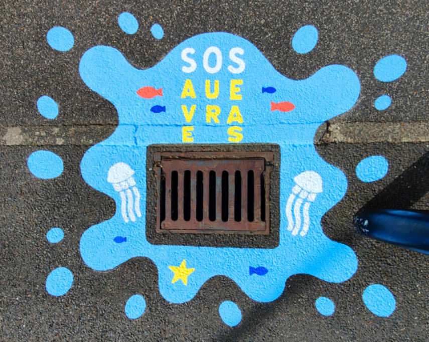 Poole and Mudeford pupils learn about ocean pollution with drain art