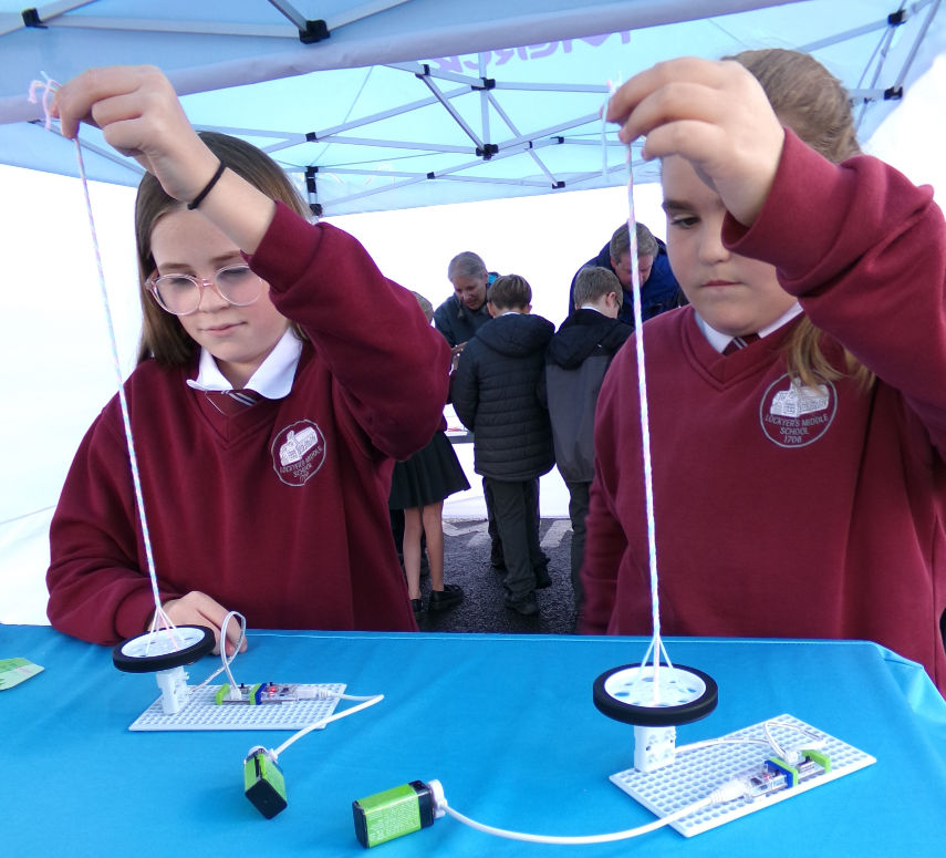 Corfe Mullen pupils conduct experiments in mobile science lab
