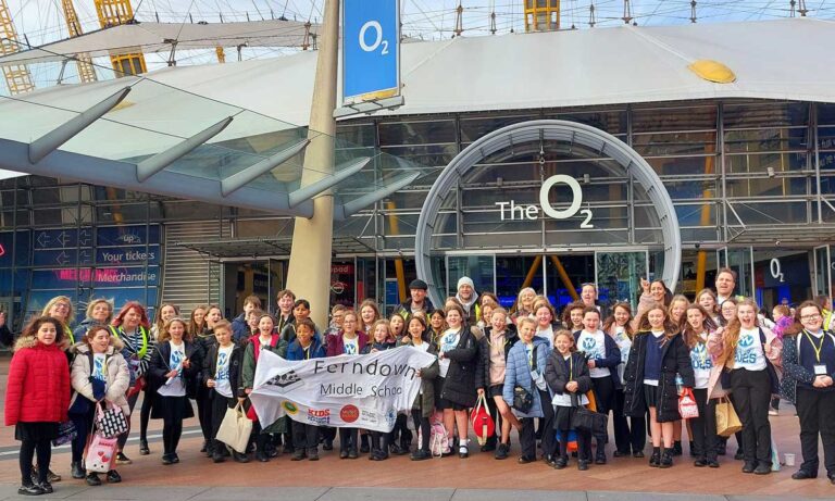 Ferndown pupils take part in biggest ever children’s choir - Dorset View