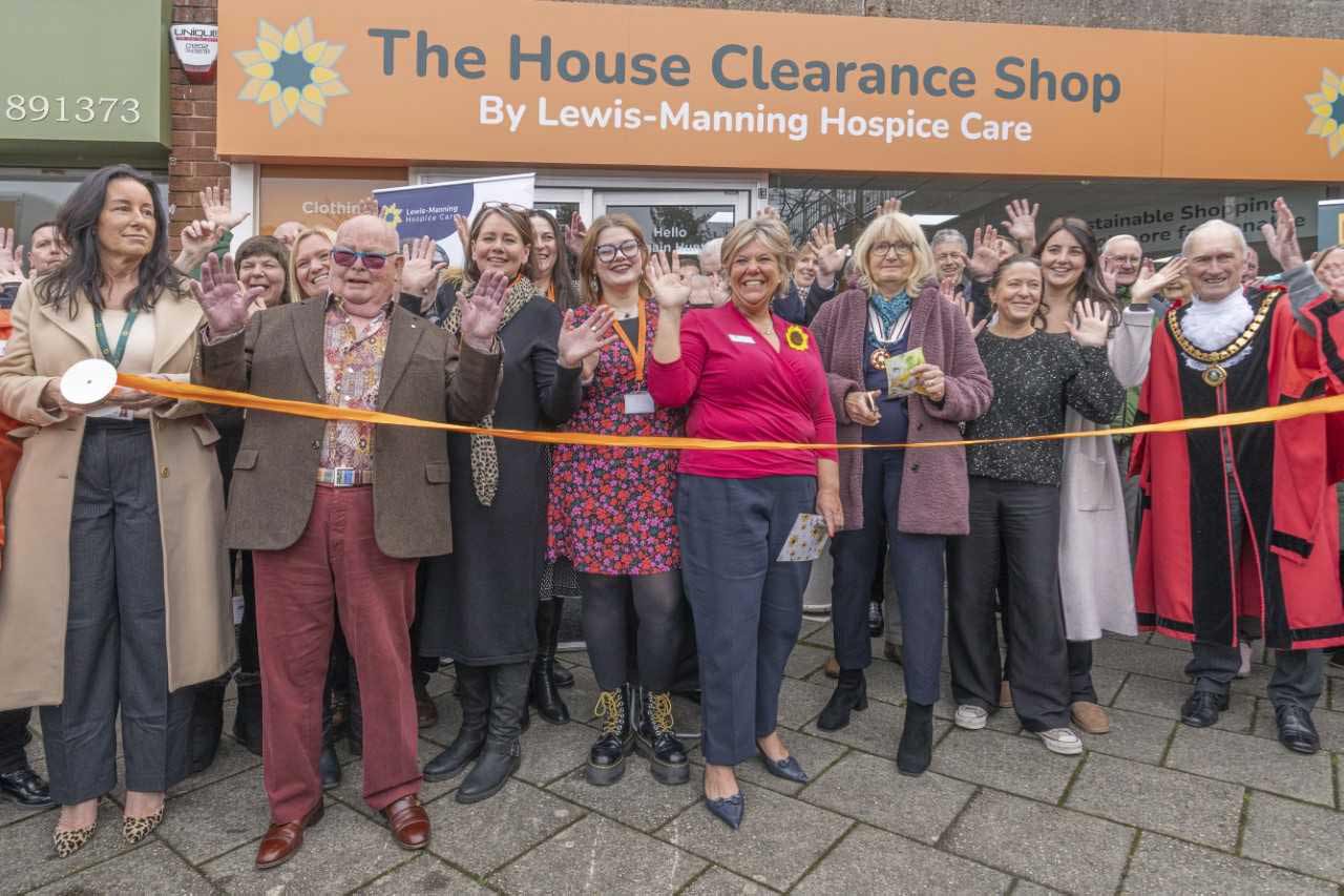 Dorset hospice charity opens new shop in Ferndown - Dorset View